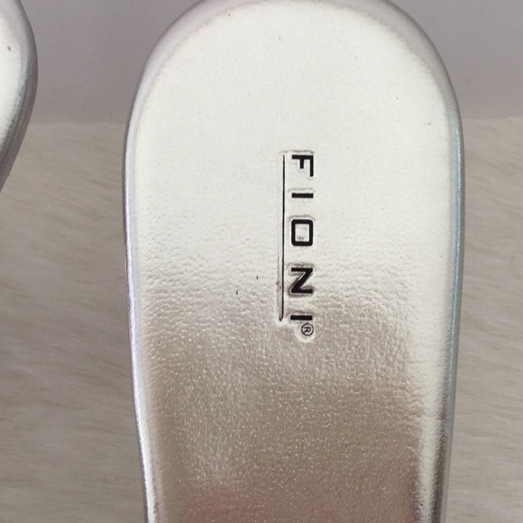 FIONI Clothing | Shoes | Fioni Silver Sandals Size 8 | Poshmark